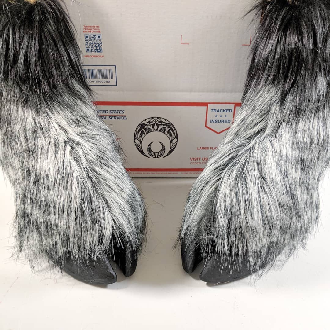 Cosplay Designer Creates Realistic Animal-Hoof Shoes - Wallpaper Data